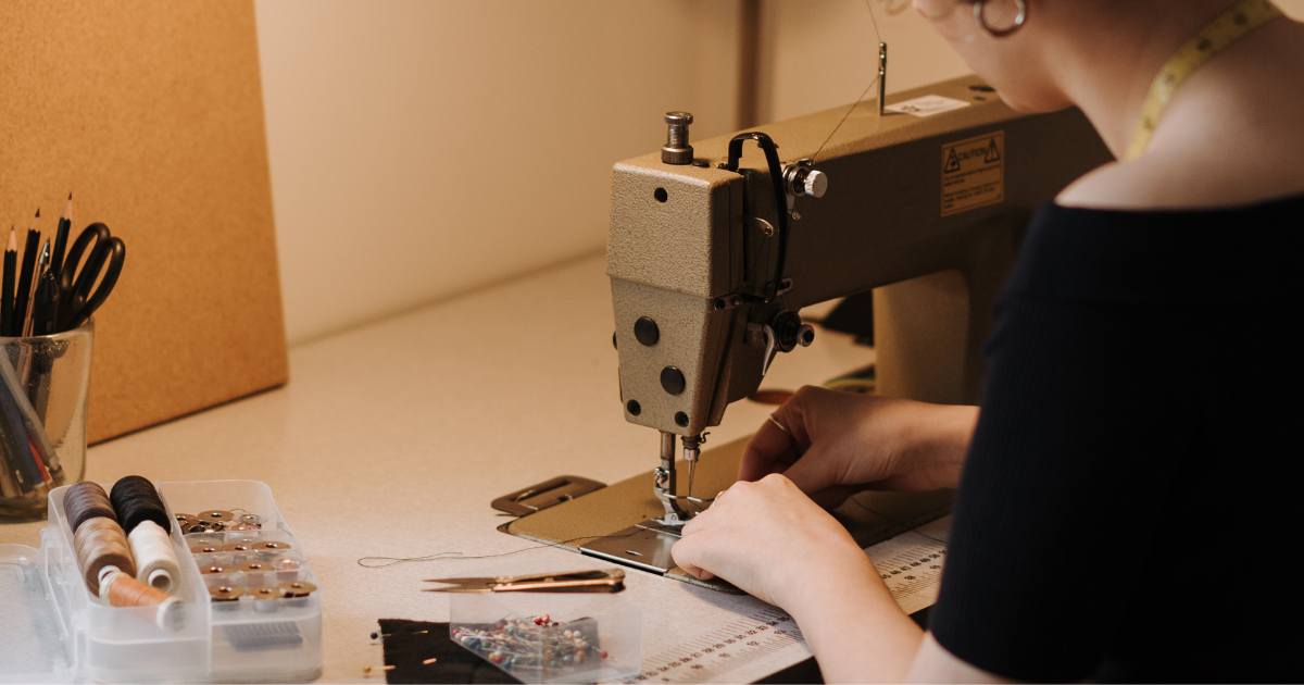 Derrière chaque couture : pourquoi les altérations coûtent ce qu’elles ...